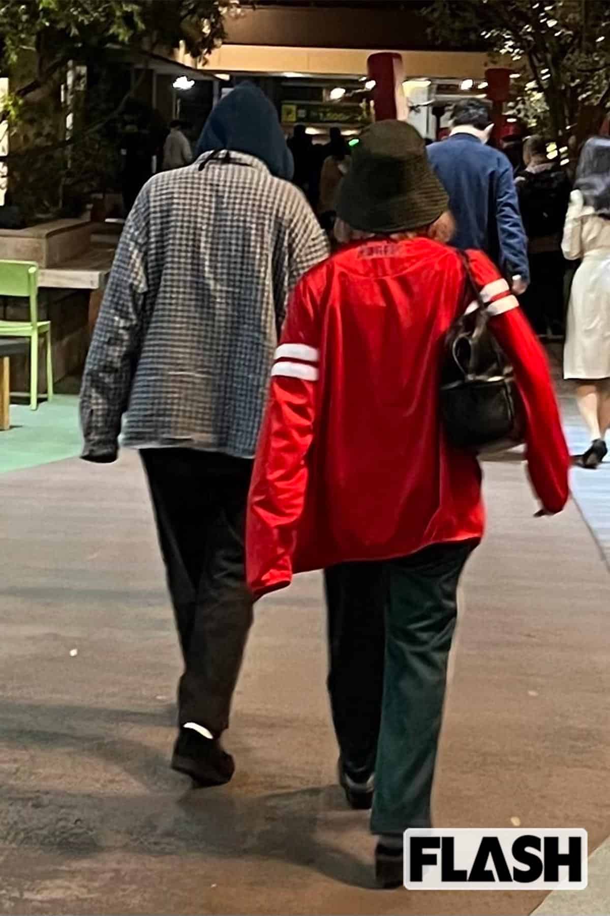 （画像・写真1/4）きゃりー、独身ラストデートはWBCチェコ戦…夫の葉山奨之には誰も気づかず【写真あり】 | Smart FLASH/スマフラ[光文社週刊誌]