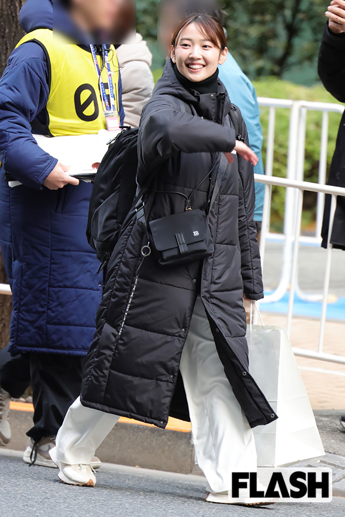 （画像・写真1/13）【箱根駅伝】舞台裏を支えた日テレ女子アナの姿をキャッチ！緊張の現場を笑顔で和ませた人気アナとは | Smart FLASH/スマフラ[光文社週刊誌]